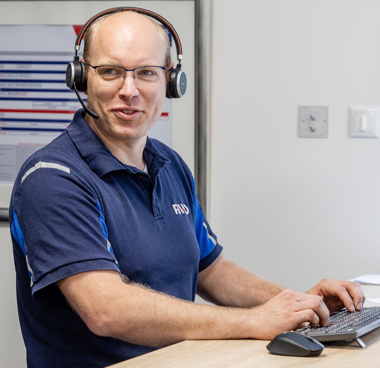 Service | RIWO | Specialist in industrial automation, mobile, machine ...